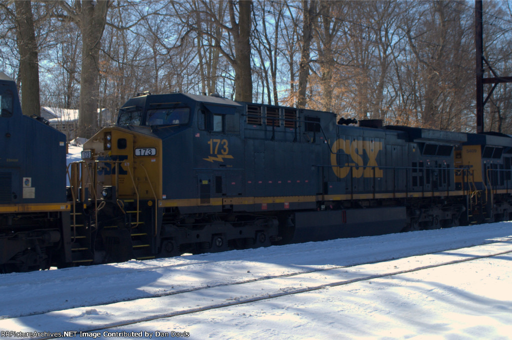 CSX AC44CW 173 trails on Q438-15